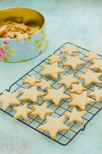 Easy Peasy Christmas Star Biscuits - Easy Peasy Foodie