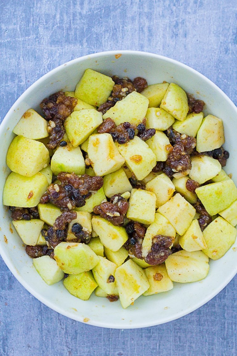Easy Mincemeat and Apple Crumble - Easy Peasy Foodie