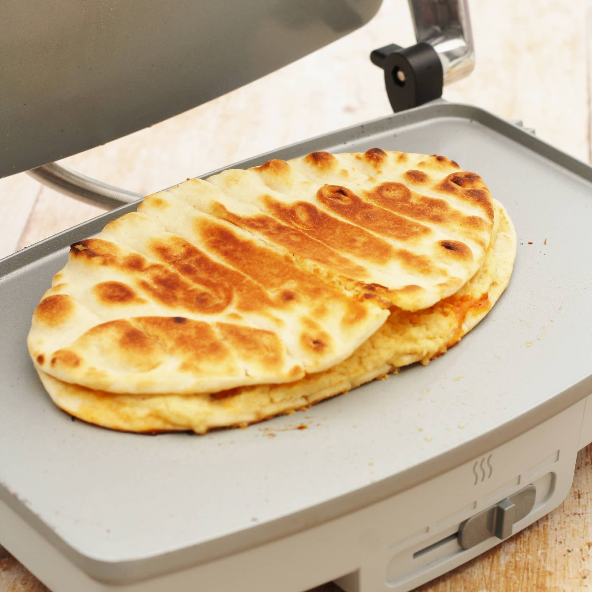 Feta, Roasted Pepper & Harissa Toasted Flatbreads & Breville Review ...