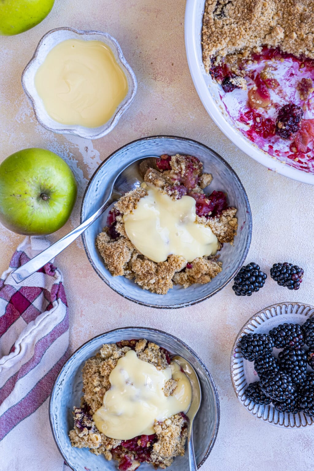 Easy Apple and Blackberry Crumble - Easy Peasy Foodie