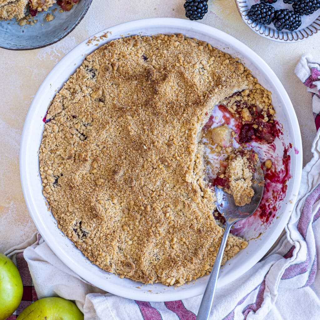 Easy Apple and Blackberry Crumble - Easy Peasy Foodie