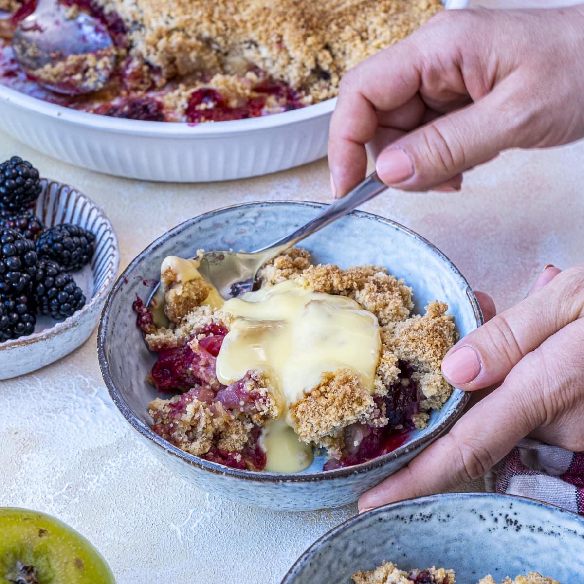 Easy Apple and Blackberry Crumble - Easy Peasy Foodie