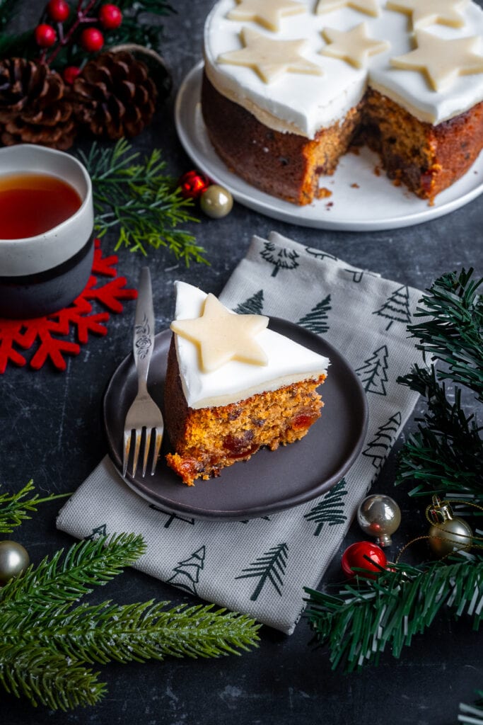 Easy Mincemeat Christmas Cake (The BEST Christmas Cake Hack!) - Easy ...