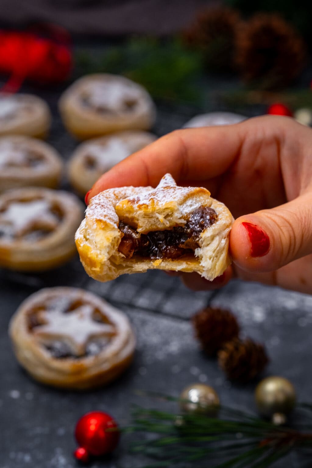 Easy Puff Pastry Mince Pies (Only 3 ingredients!) - Easy Peasy Foodie