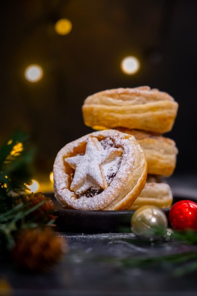 Easy Puff Pastry Mince Pies (Only 3 ingredients!) - Easy Peasy Foodie