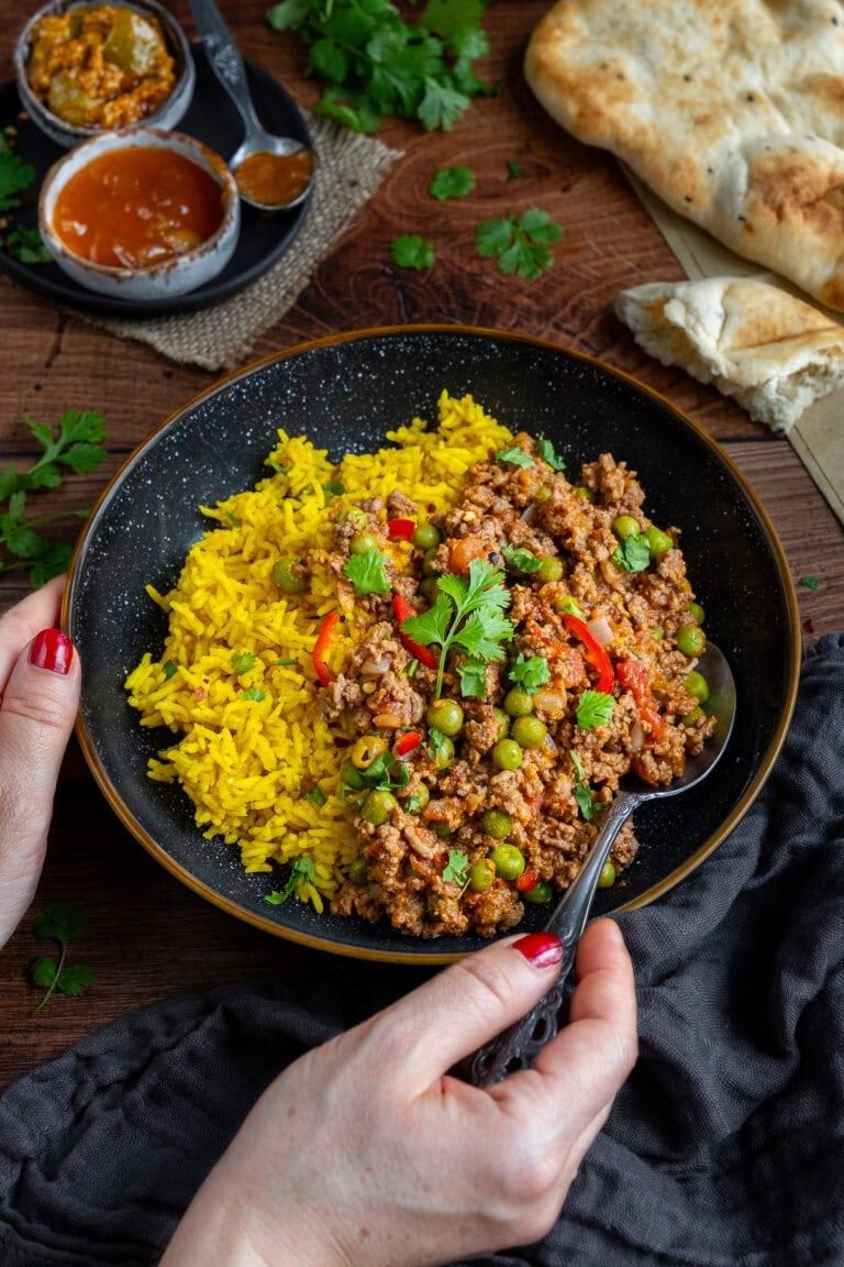 Easy Beef Mince Curry (Keema Curry) - Easy Peasy Foodie