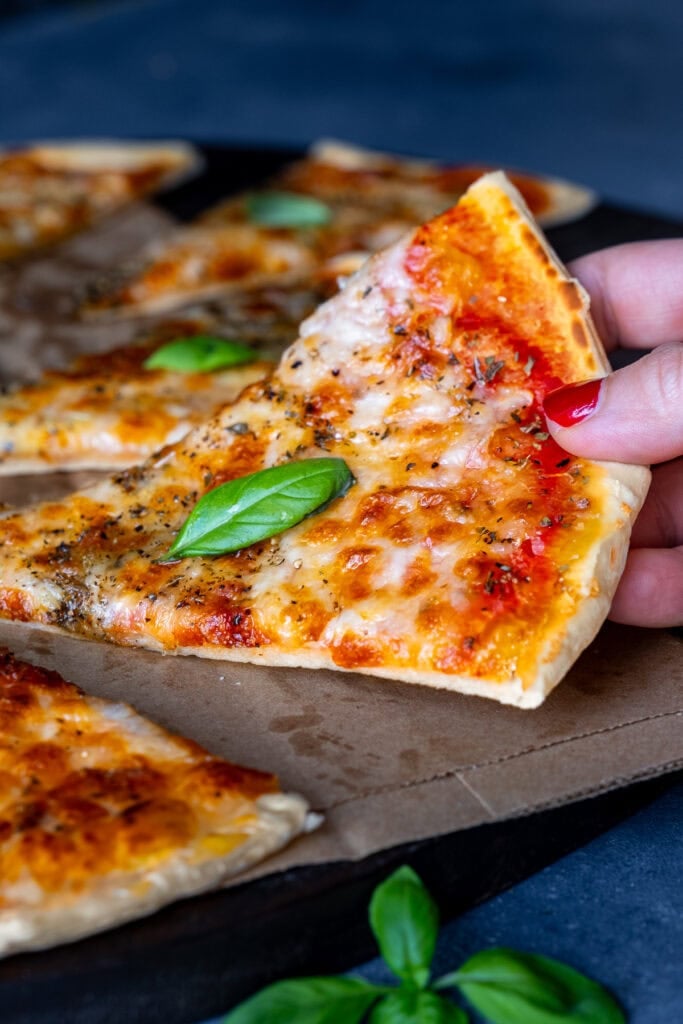 Easy Cheese and Tomato Pizza (Margherita Pizza) - Easy Peasy Foodie