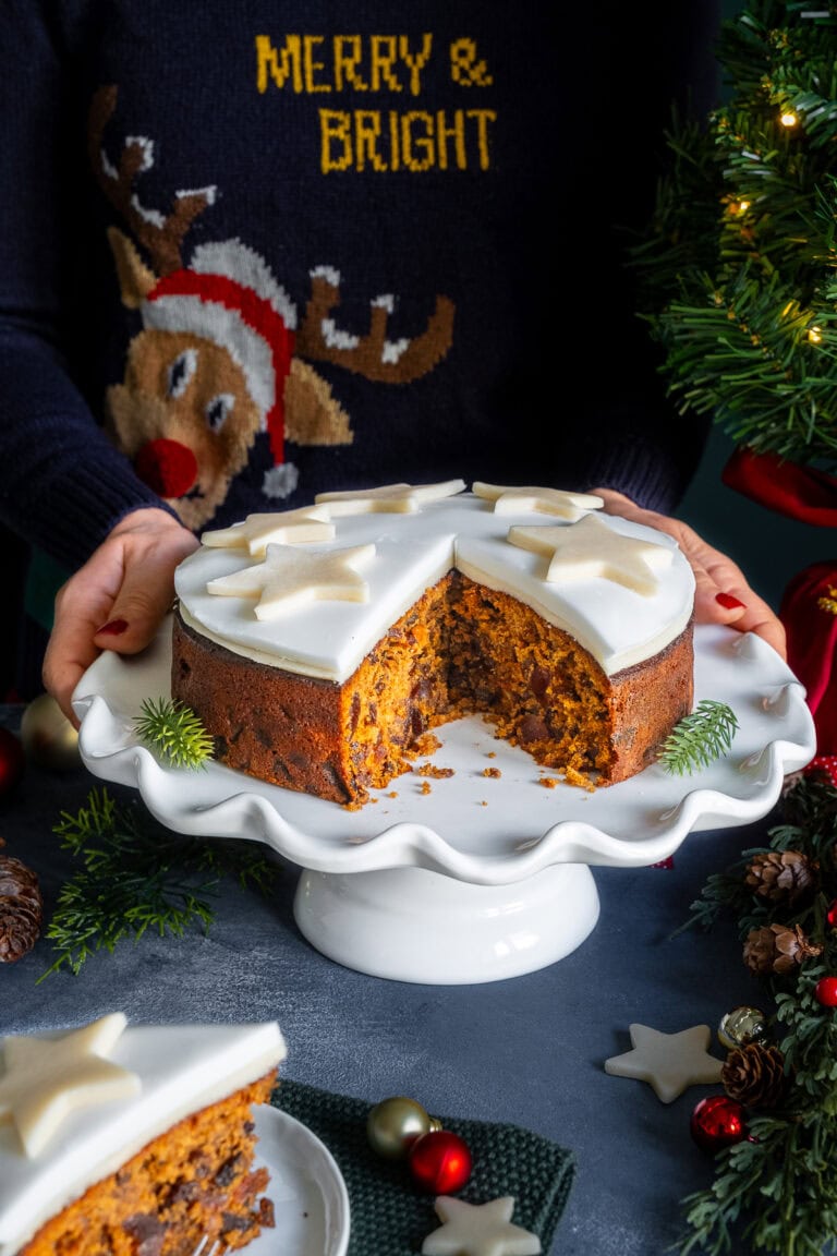 All-In-One Christmas Cake - Easy Peasy Foodie