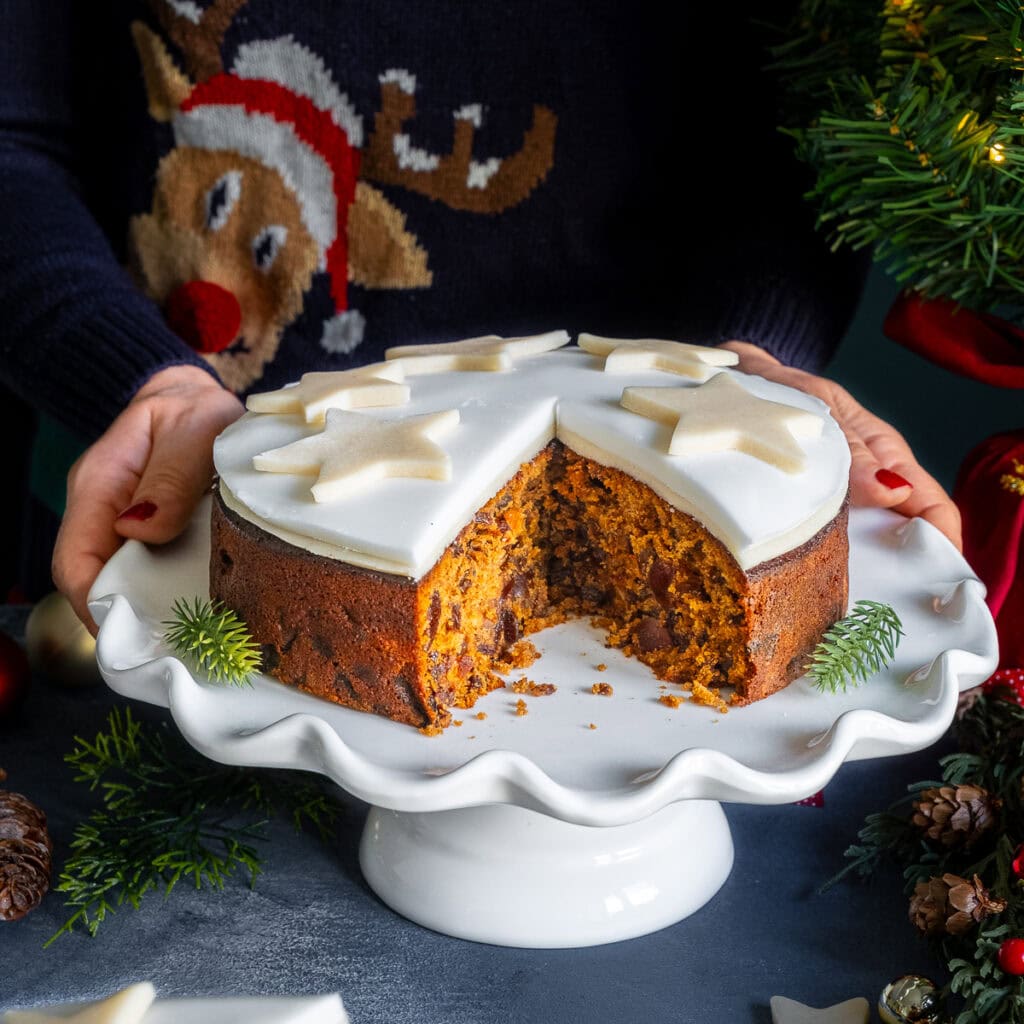 All-In-One Christmas Cake - Easy Peasy Foodie