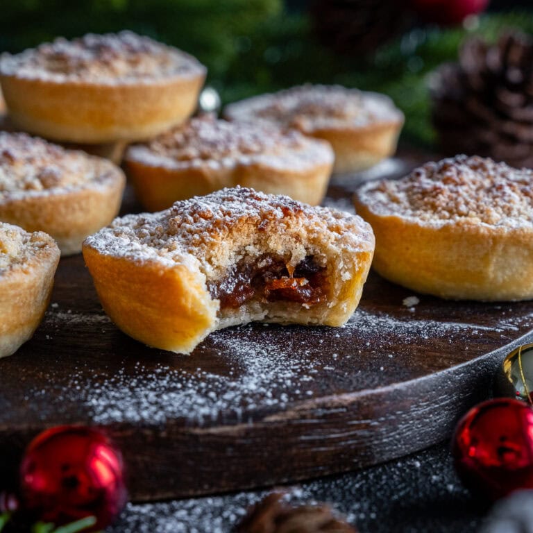 Crumble Topped Mince Pies - Easy Peasy Foodie