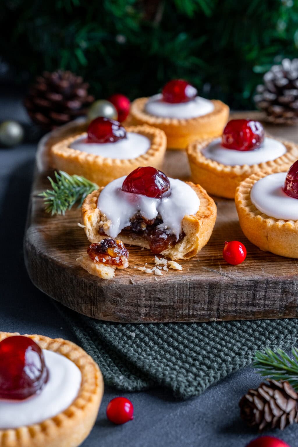 Iced Mince Pies - Easy Peasy Foodie