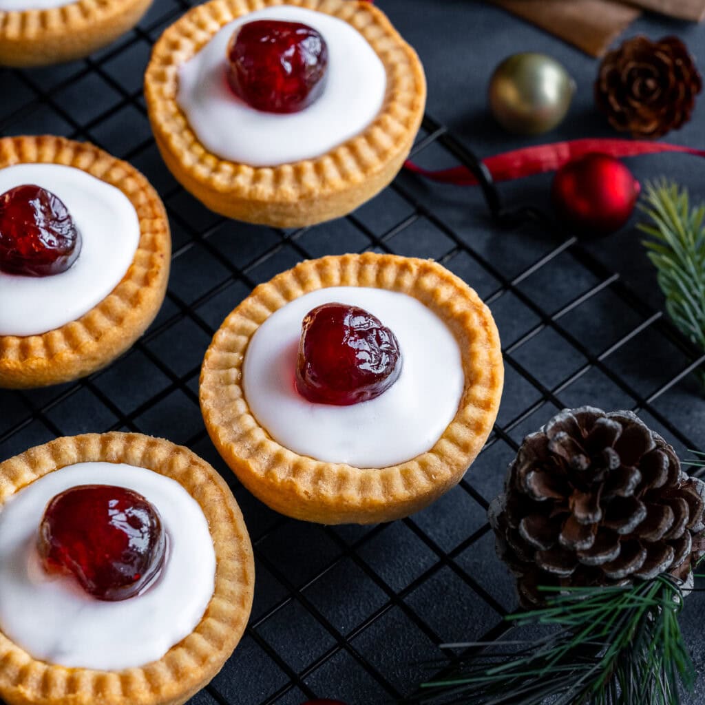 Iced Mince Pies - Easy Peasy Foodie