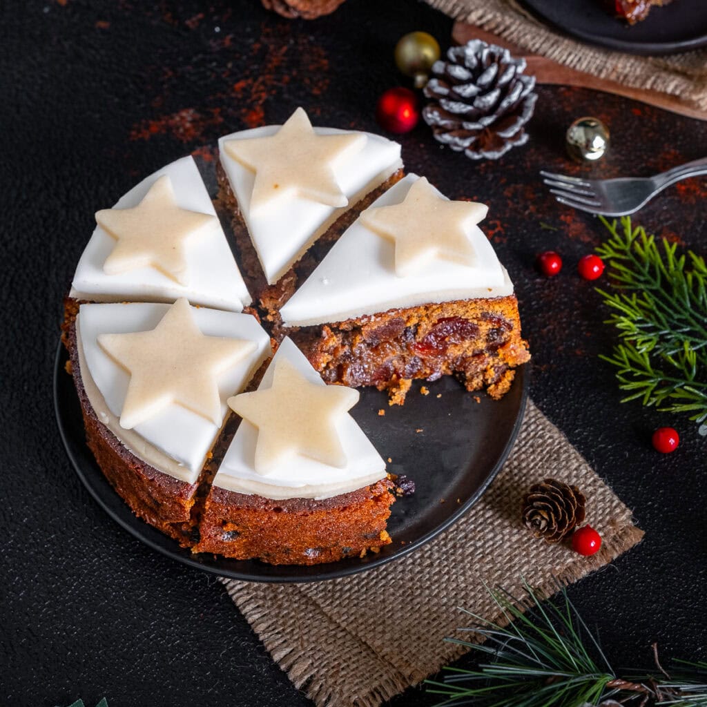 Small Round Christmas Cake (6 Inch Tin) - Easy Peasy Foodie