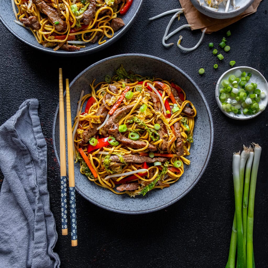 Beef Chow Mein (Chinese Takeaway Copycat) - Easy Peasy Foodie