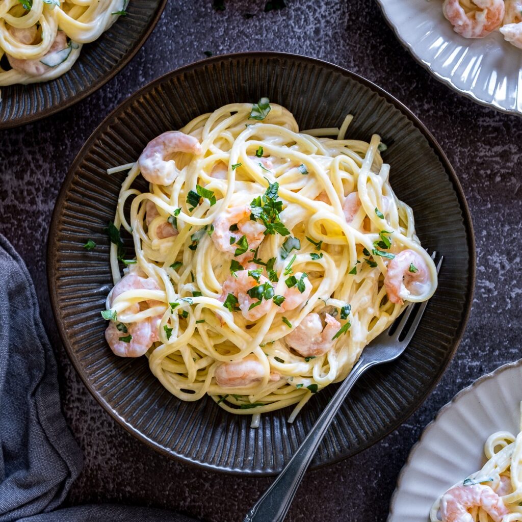 Easy Creamy Prawn Linguine - Easy Peasy Foodie
