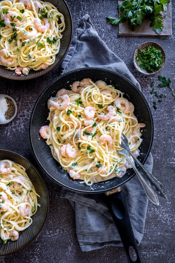 Creamy Prawn Tomato Pasta - Easy Peasy Foodie