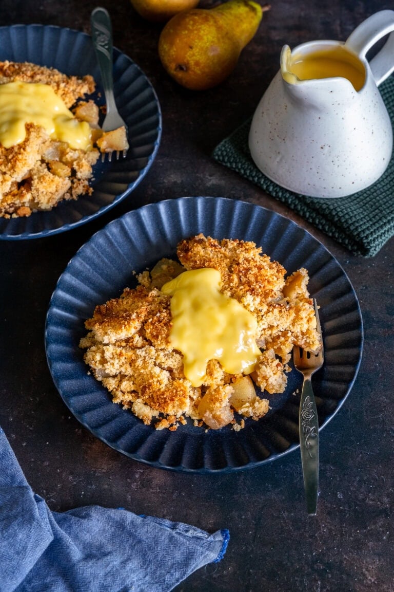Easy Pear Crumble - Easy Peasy Foodie