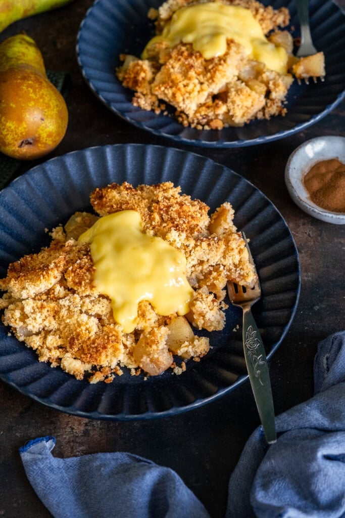 Easy Pear Crumble - Easy Peasy Foodie