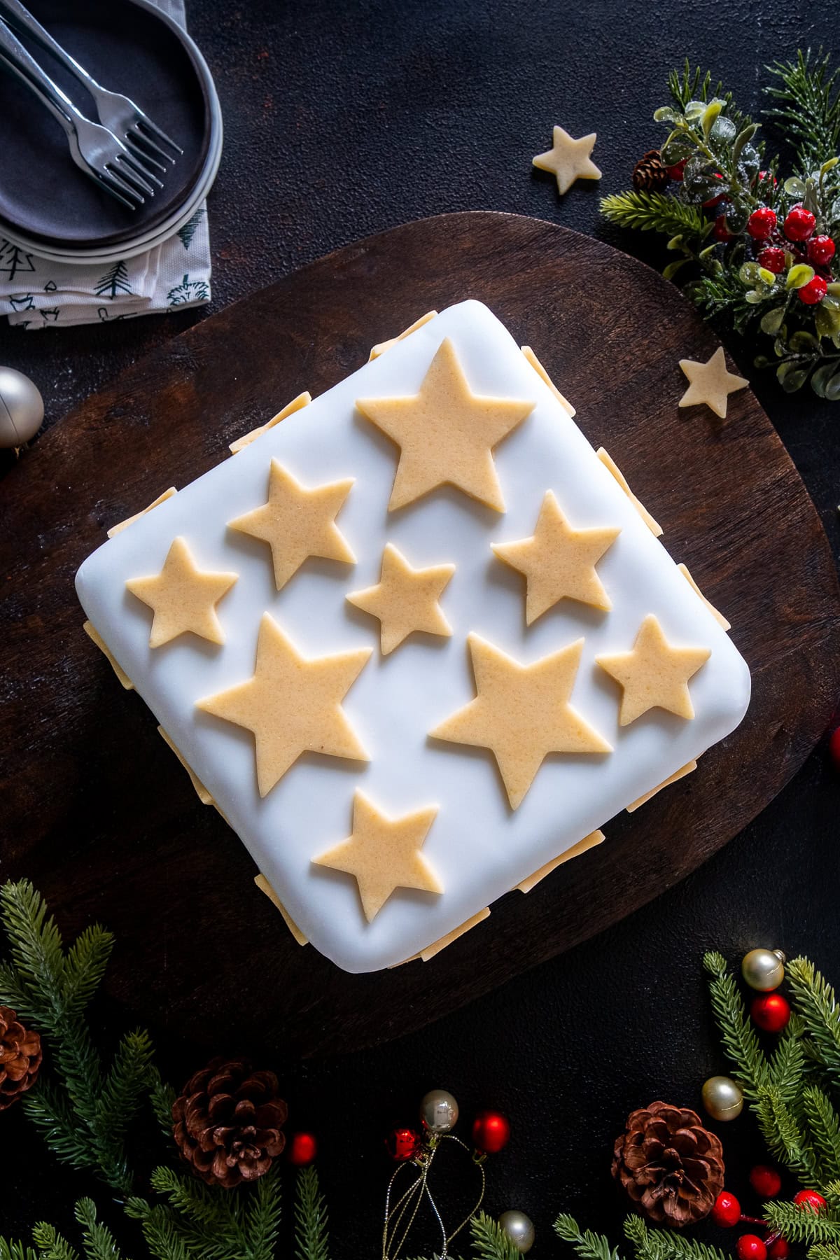 Easy Square Christmas Cake - Easy Peasy Foodie