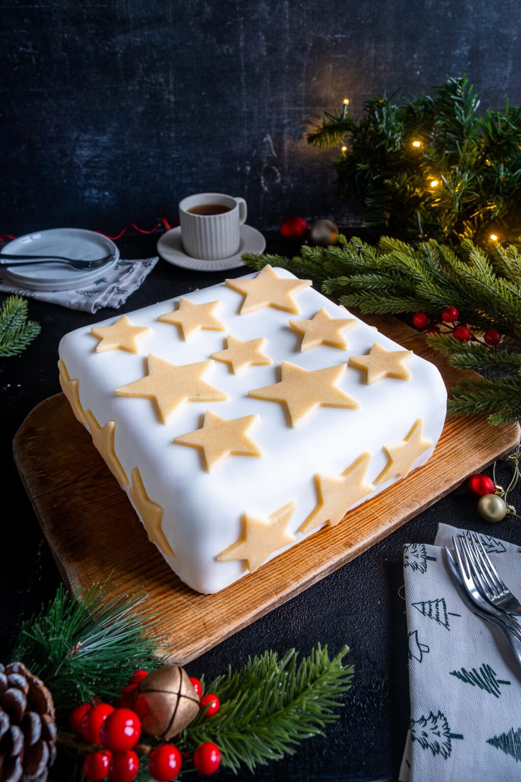 Easy Square Christmas Cake - Easy Peasy Foodie