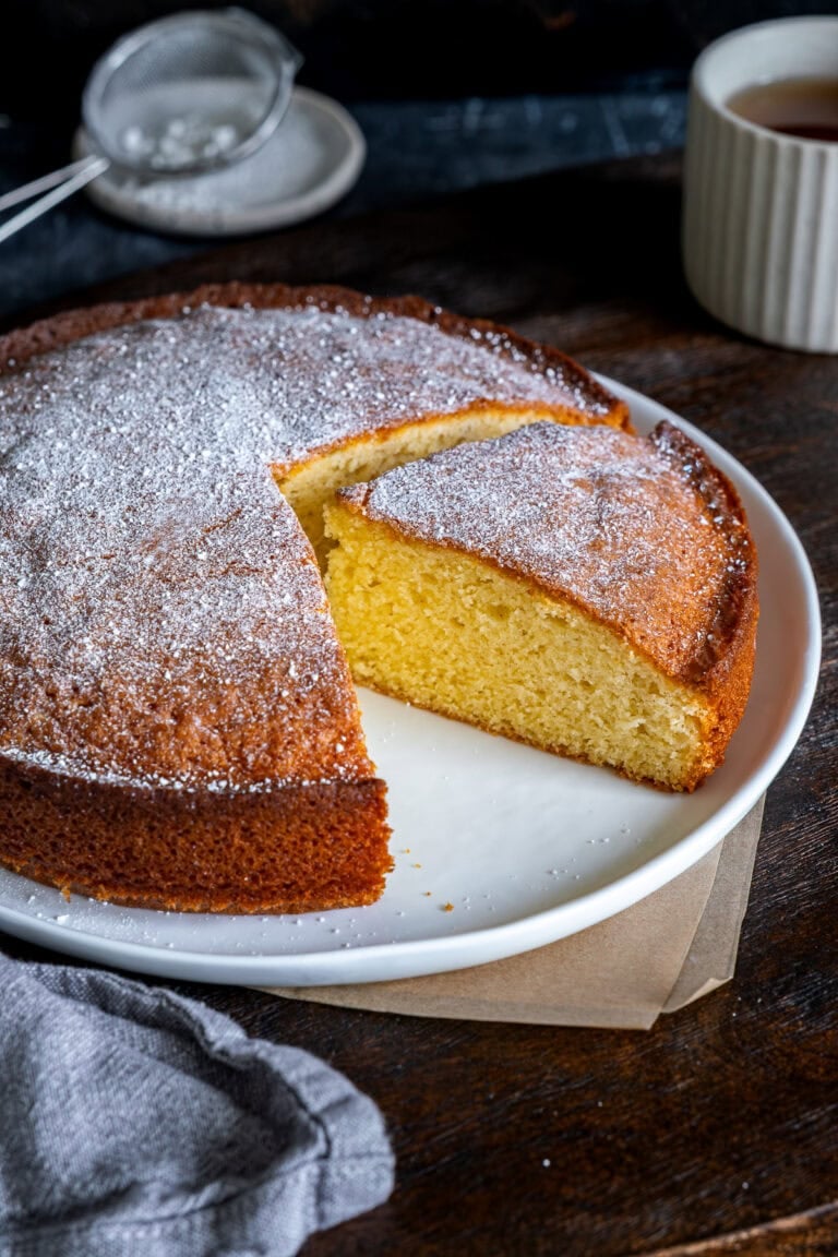 Basic Sponge Cake - Easy Peasy Foodie